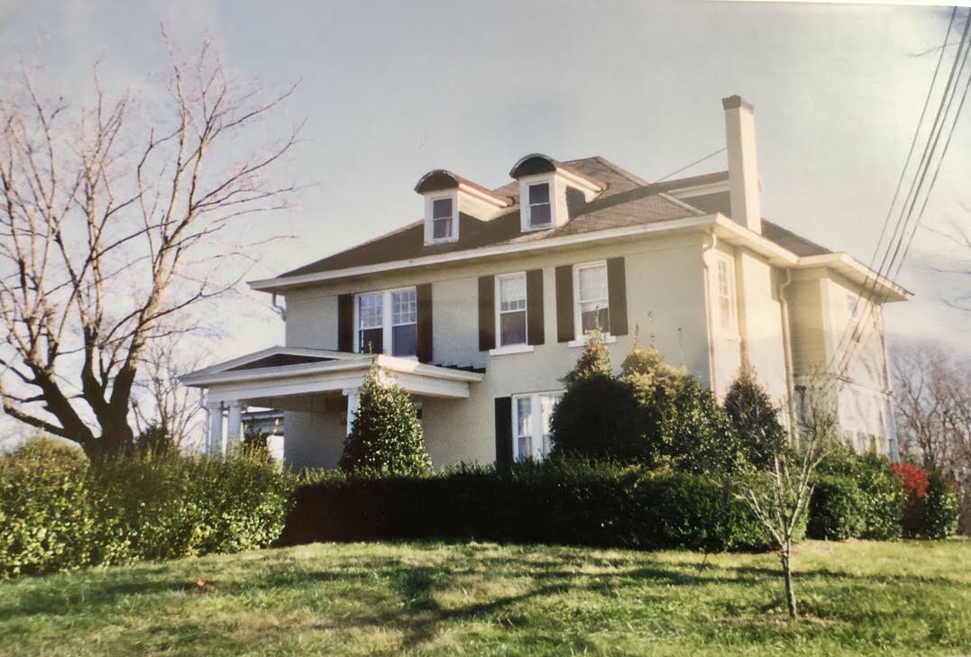 E. H. Ayres – THE ANCESTOR DETECTOR